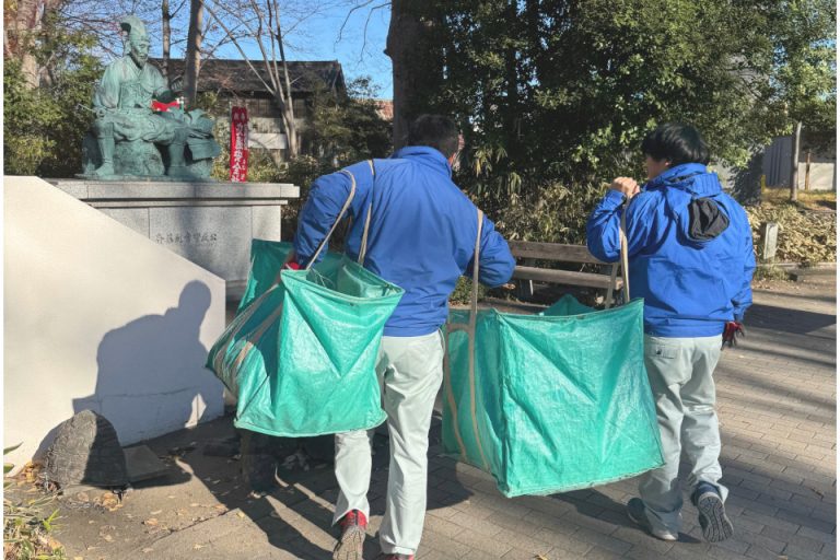 妻沼聖天様にて落ち葉拾いを実施しました - 田部井建設株式会社 - TABEI CORPORATION